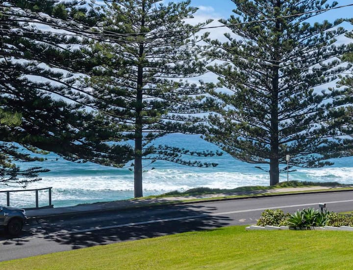 Pebbles By The Sea - Tuross Head