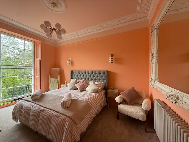 Chic Trendy Large Apartment Sleeps 6 Hottub Patio - Bristol