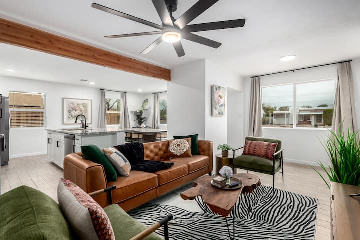 Soorya Hacienda | 5 Bed 4 Bath & Close To Uofa - Tucson, AZ