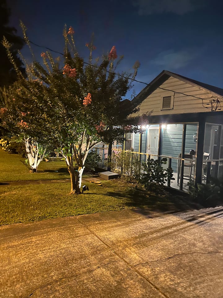 Chic Cottage Off Marietta Square - Marietta, GA