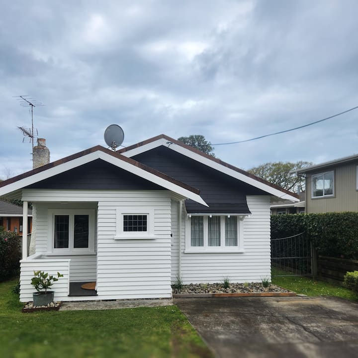 Shortland Cottage - 