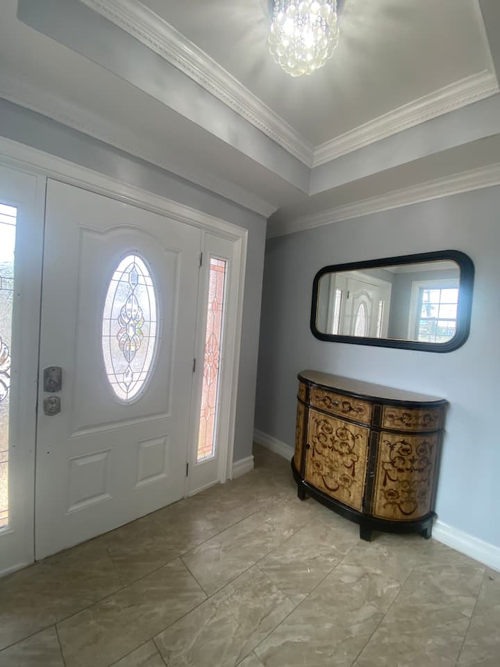 Newly Renovated, 8 Minutes From Newark Airport - Staten Island