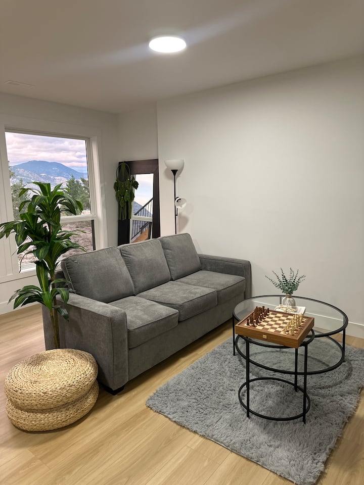 Cozy Viewside Home With Stunning Scenery - Kamloops