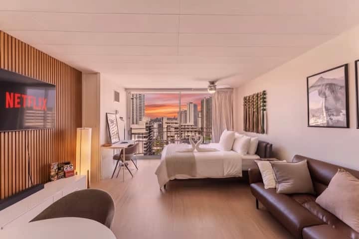 Full Kitchen | Firework Show | Penthouse Villa - O‘ahu, HI