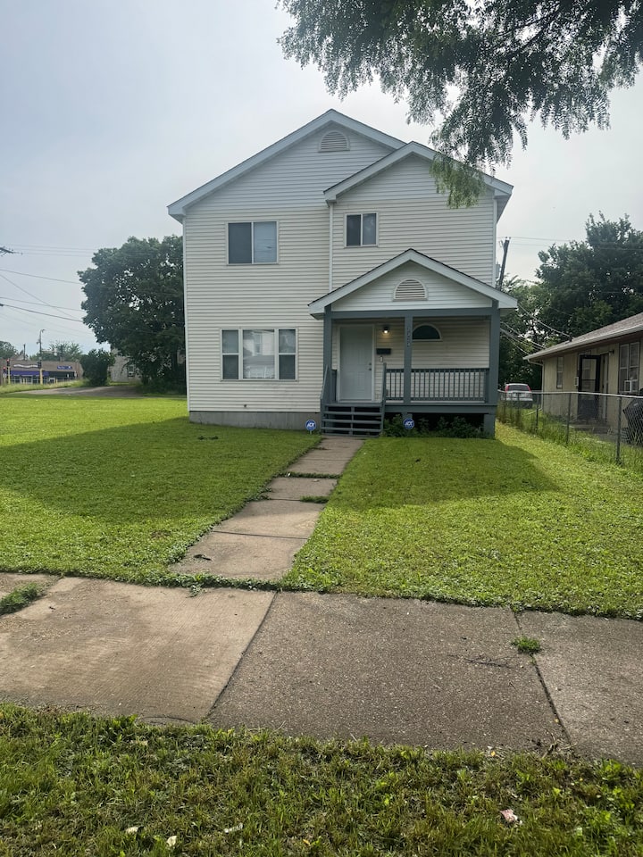 Spacious 6 Bedroom With 6 Bed &2 Bathroom In Mpls - Minneapolis, MN