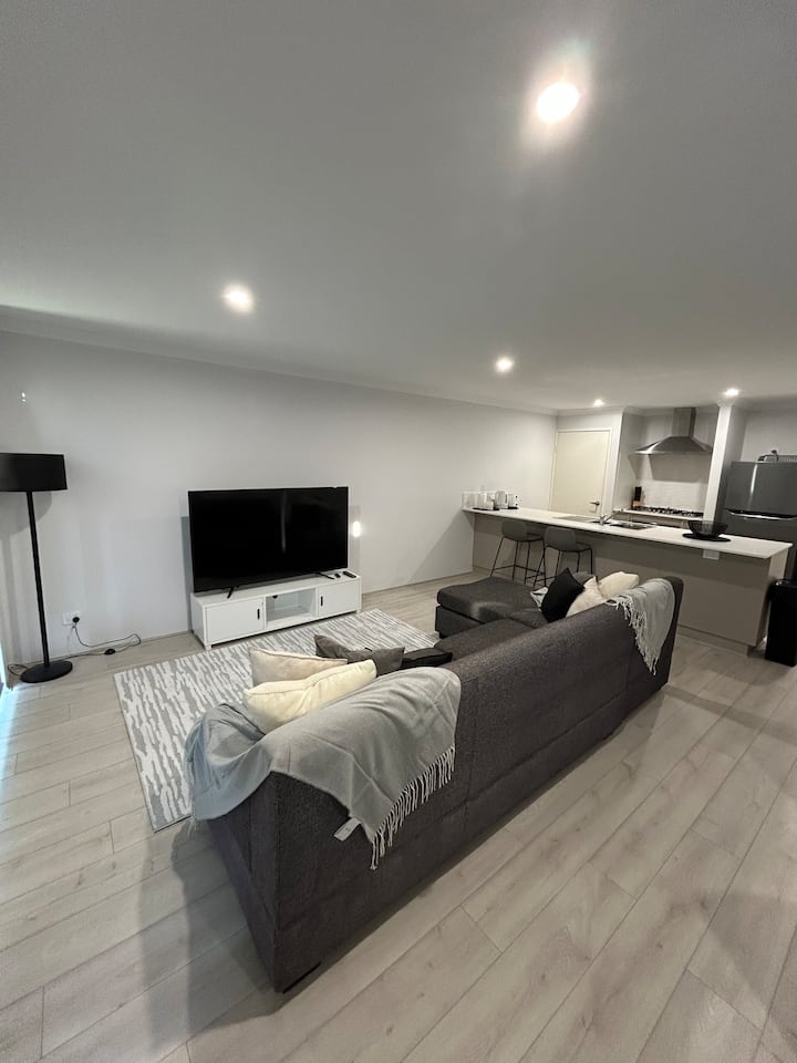 Your Home Away In Wellard - Perth