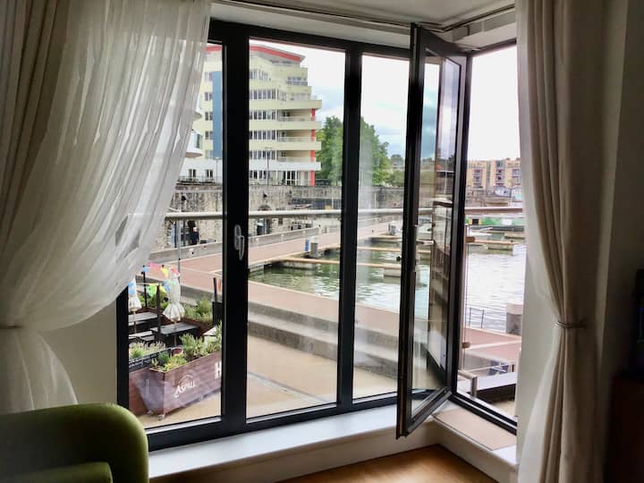 Harbourside Balcony Apt - Water Views - 1 Bedroom. - Bristol