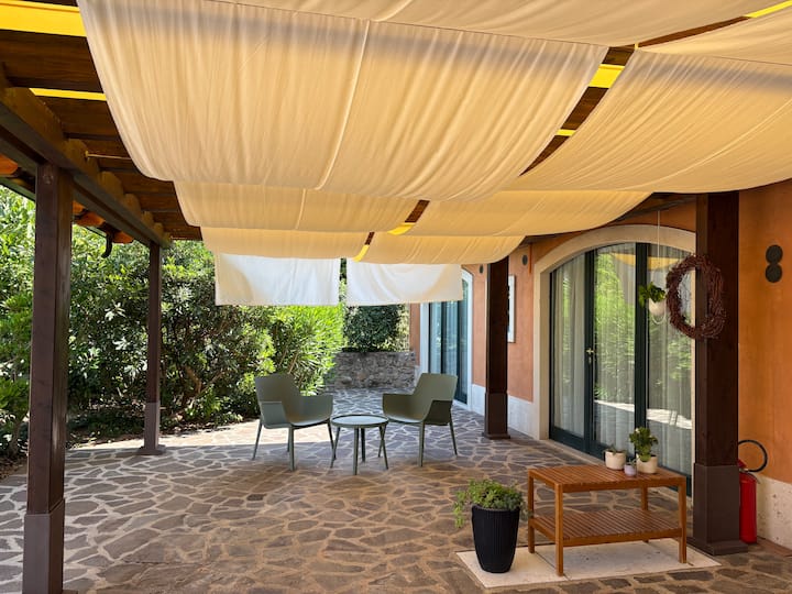 Borghetto S/m
"Cortile Alle Mura"
L'oleandro - Valeggio sul Mincio