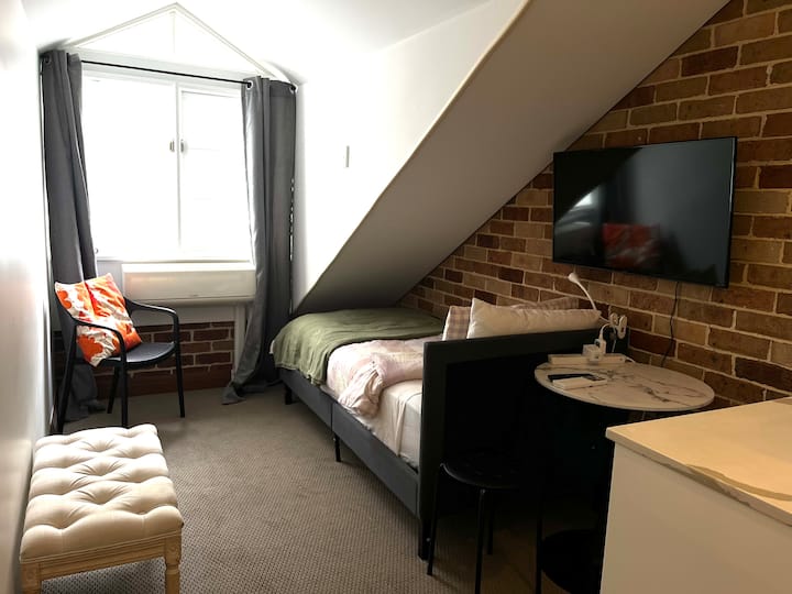 Convenient & Compact Studio - Randwick