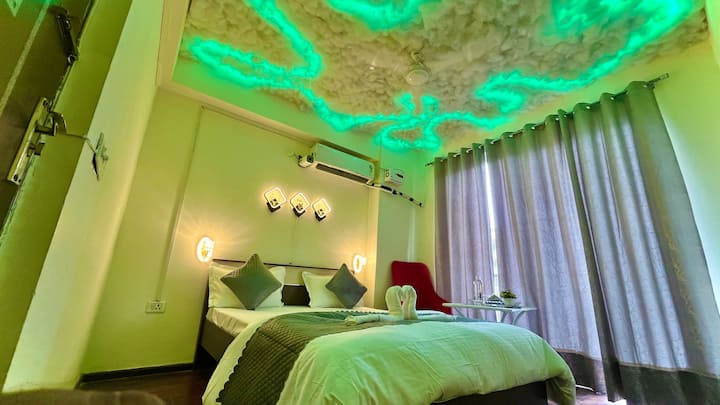 A Private 2bhk With Pool Access - Faridabad