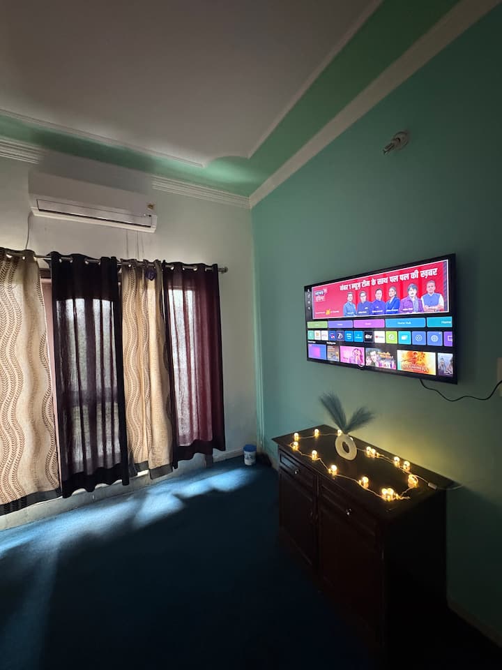 Calm Stay Bedroom With Bathroom - Jammu