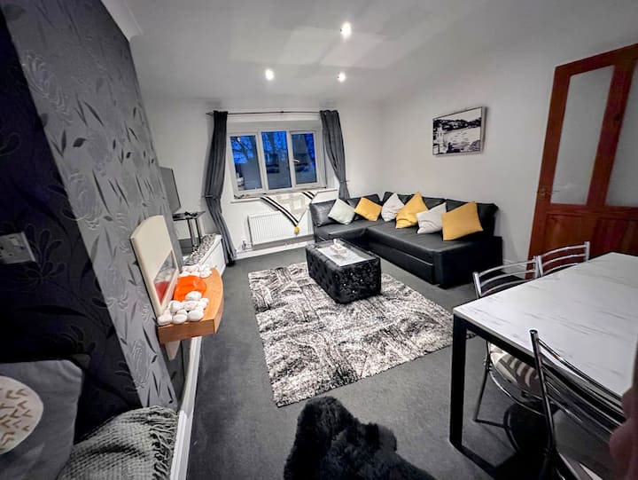 Warm & Welcoming Bede House - Sunderland