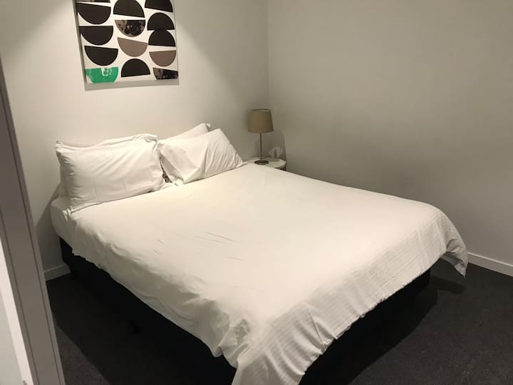 One Bedroom One Bath Apartment In City - Melbourne