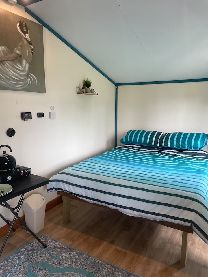 Off Grid Countryside  Glamping Camping Cabin (7) - Evesham