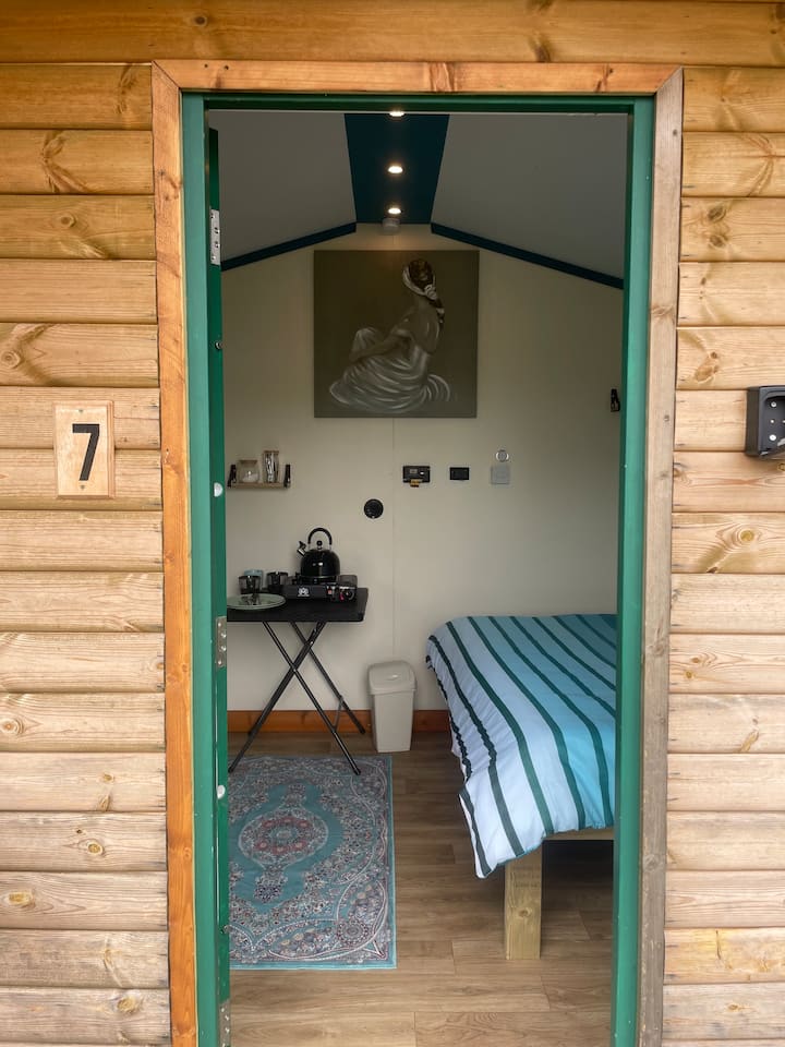 Off Grid Countryside Glamping Camping Cabin (7) - Evesham