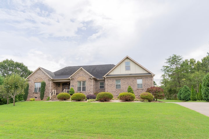 The Quiet Nest - Lake Bowen, SC