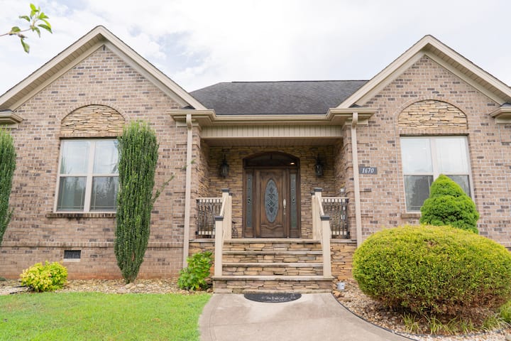The Quiet Nest - Lake Bowen, SC
