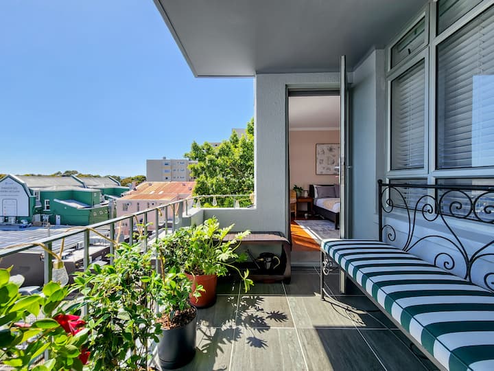 ⁠A Happy Sunny Home • 3bed+3bath •Green Point - Camps Bay