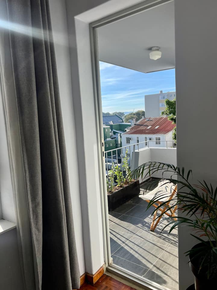 The Happy Sunshine Condo• 3bed+3bath •Green Point - Camps Bay
