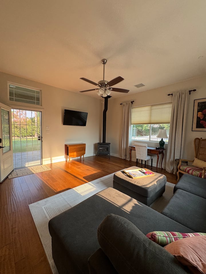 Spacious Guest House - Bakersfield, CA