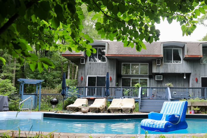 Private Apt Near Hits | Pool, Dog Park, 5 Acres - Red Hook, NY