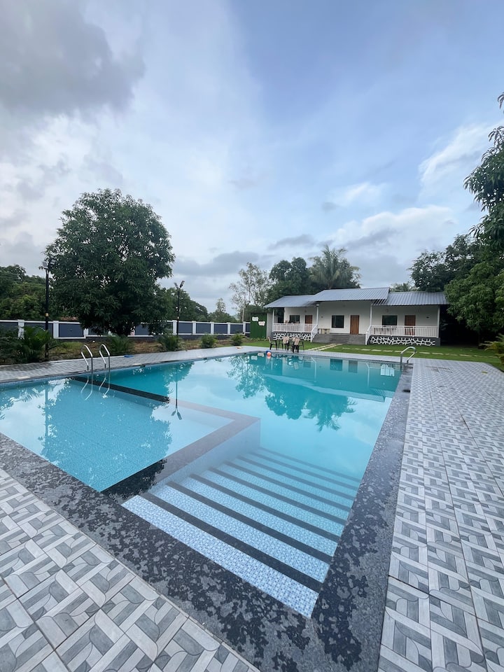 6 Cottage Big Pool & Huge Lawn - Karjat