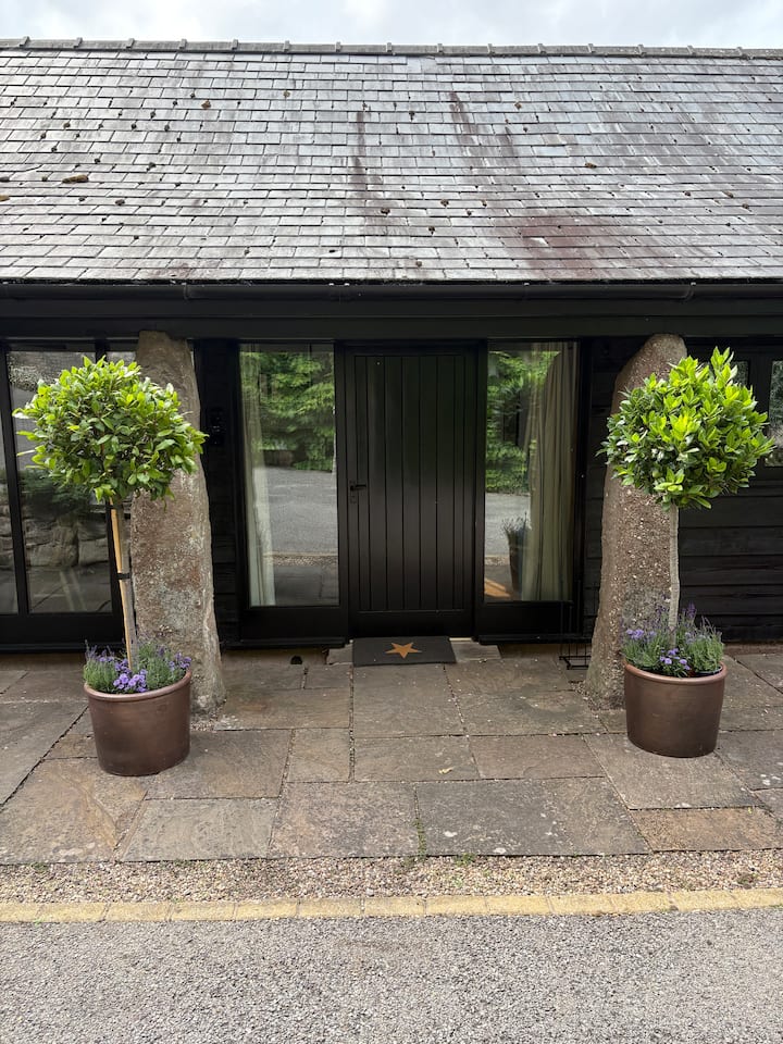 The Courtyard Barn Overlooking Monmouth. - Monmouth