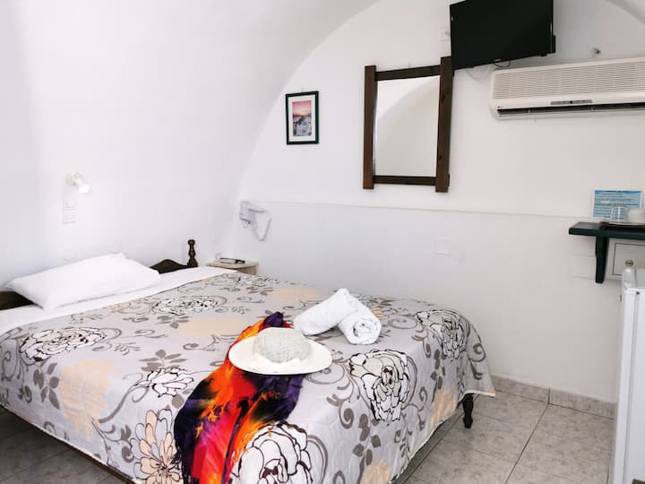 Single Room With Double Bed- Aretousa Villas - Santorini