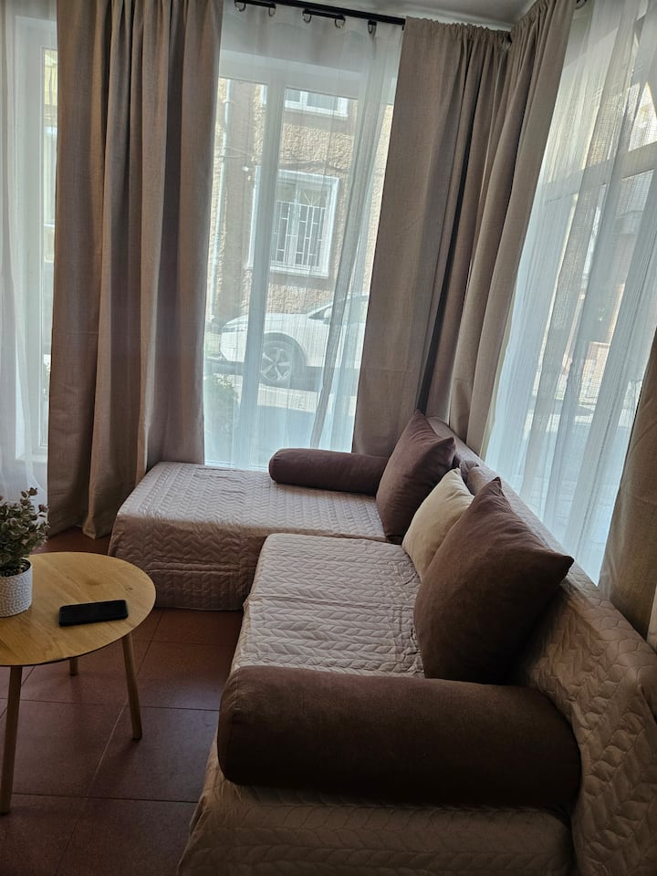 Charming Ground-floor Aprt. In Old Sofia - Sofia