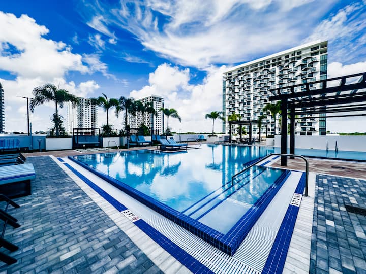 Stylish 2 Bedrooms Luxury Doral - Doral, FL