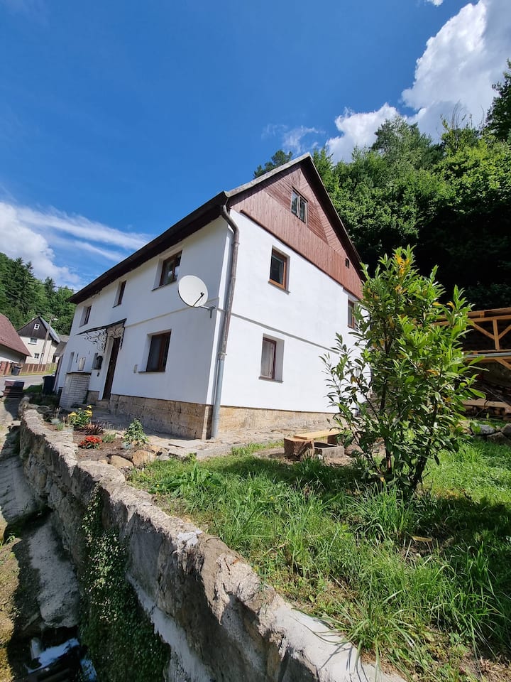 “ Hobití Domeček “ U Lesa A Studánky. - Děčín