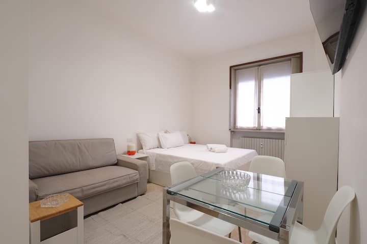 Apartment In City Center - Milan