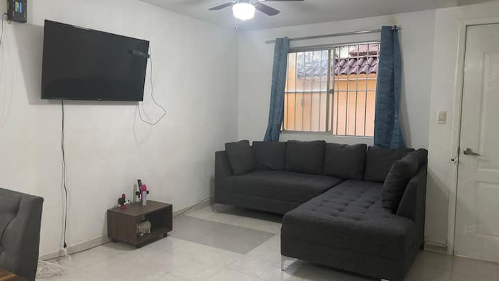 Residencia Espaciosa Para Familias Y Grupos - León