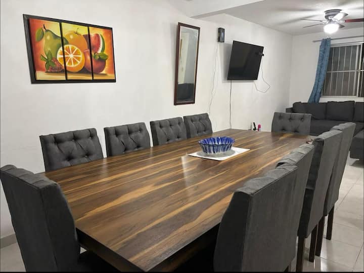 Residencia Espaciosa Para Familias Y Grupos - León