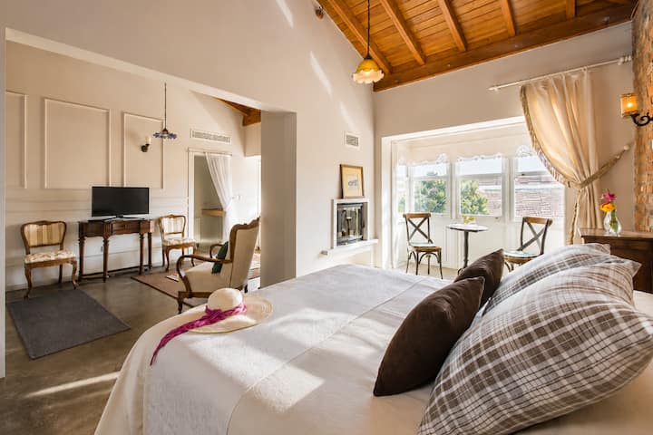 Alaçatı'da Tarih Ve Sanatın Adresi Köstem Otel - Çeşme