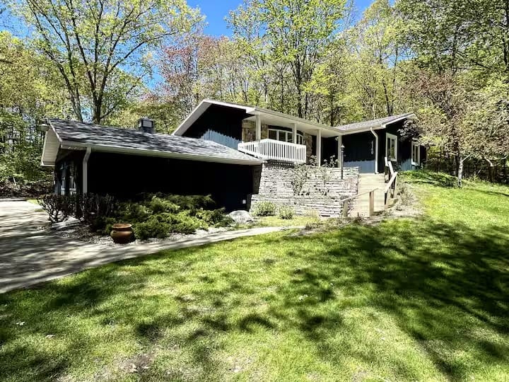 Home On Lake Michigan W/ Beach - Manistee, MI