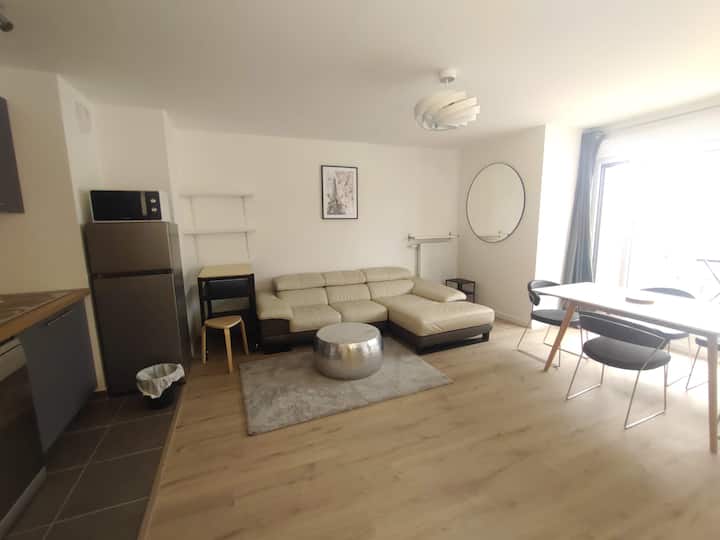 Gustave Roussy, New Building, 3 Bd & Salon, 2 Wc - Villejuif