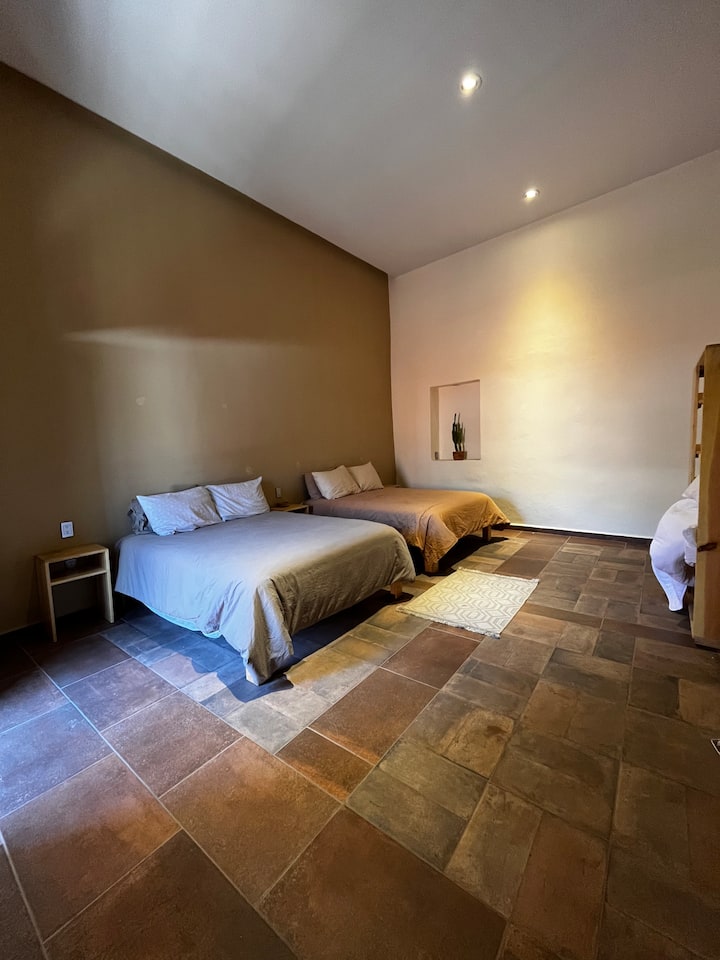 Spacious Room For 4 Guests |2 Queen Beds+breakfast - Guanajuato