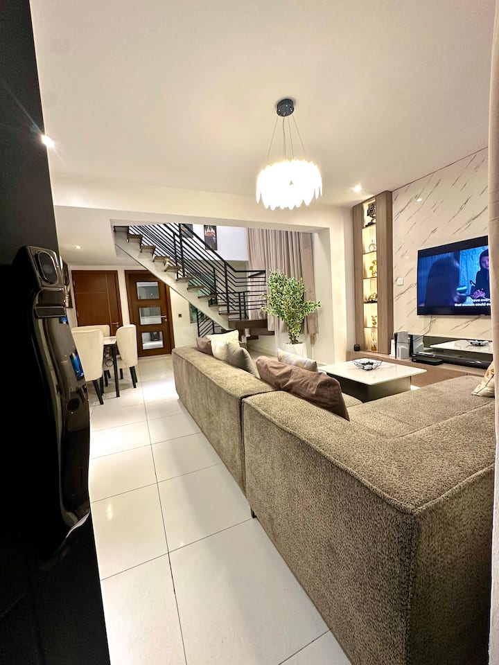 2br Duplex•247 Power• Wi-fi• Lekki Phase 1•lagos - Lagos