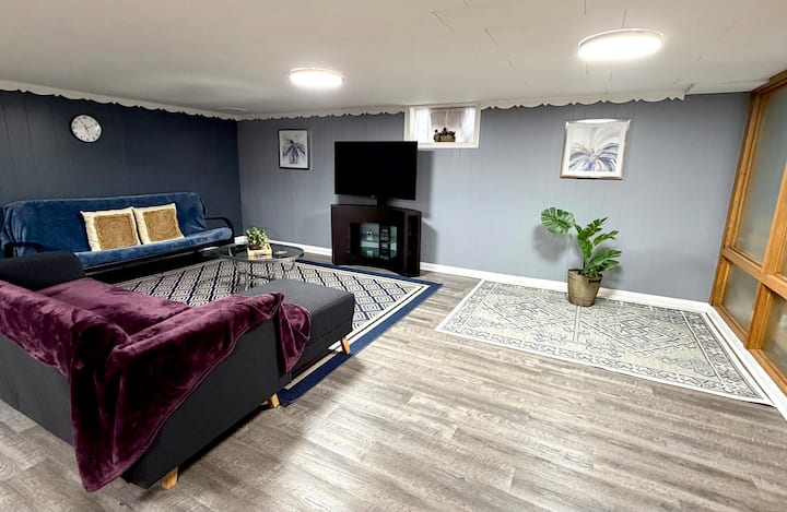 Cozy Garden Apartment - Chicago, IL