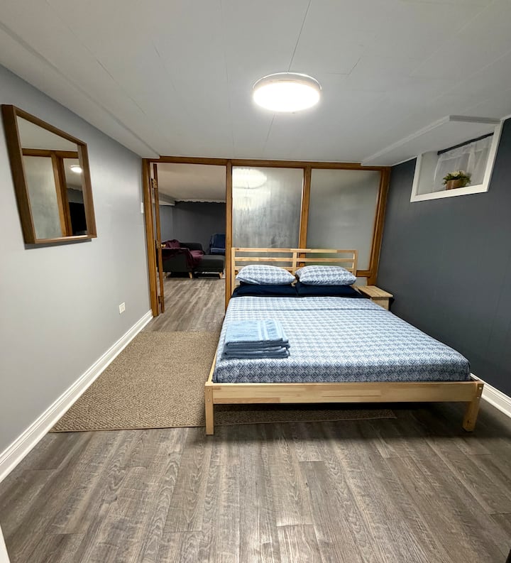 Cozy Garden Apartment - Chicago, IL