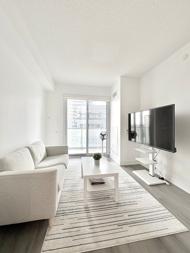 Yonge Hearts | Prime Location | Subway | 1parking - Toronto