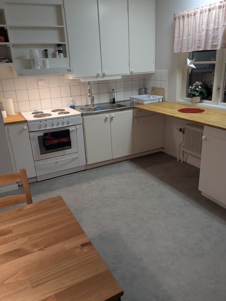 Ny Tapetserad Möblerad Lgh 65 Kvm Med Ny Toa-dusch - Örnsköldsvik