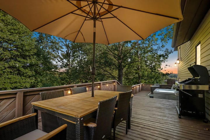 Hot Tub | Gameroom | Outdoor Deck - Summersville, WV