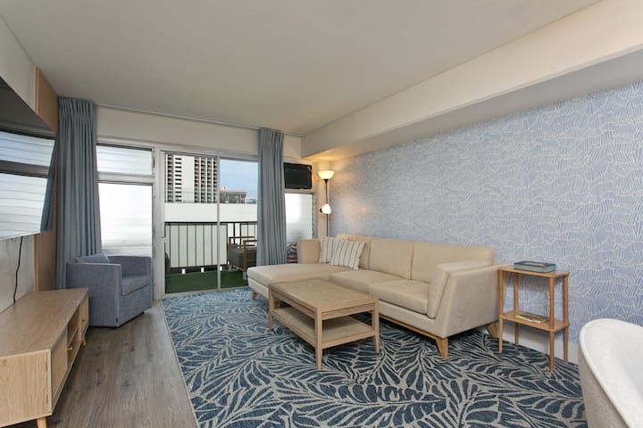 New Stylish Retreat With 5 Bed 2 Bath Ocean View! - Honolulu, HI