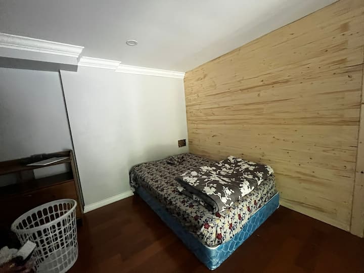 Shared Bedroom In A Villa! - Brampton