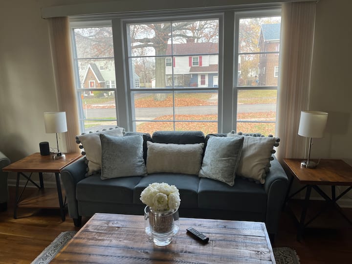 Cute And Cozy 3 Bedroom Home In Cleveland Heights - Cleveland Heights, OH