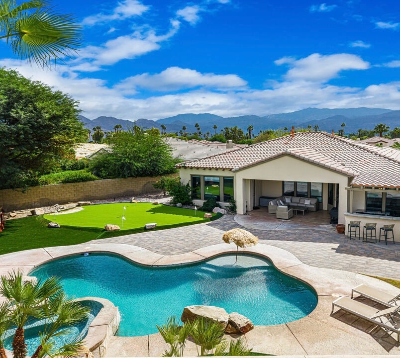 Luxury 5BR Desert Retreat w/ Pool, Spa & Casita - Houses for Rent in ...