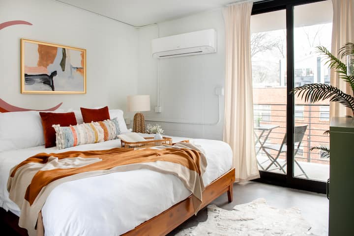 *New* The Audrey ~ Downtown | Rooftop Skyline View - Atlanta, GA