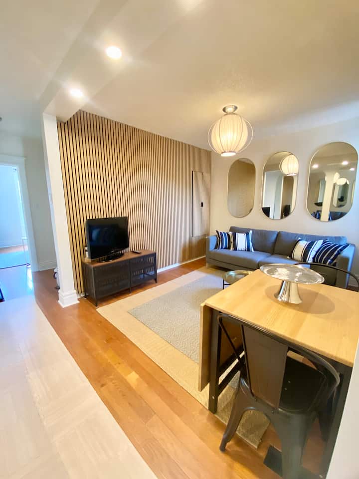 2br/deck/laundry/walk To Subway - Toronto